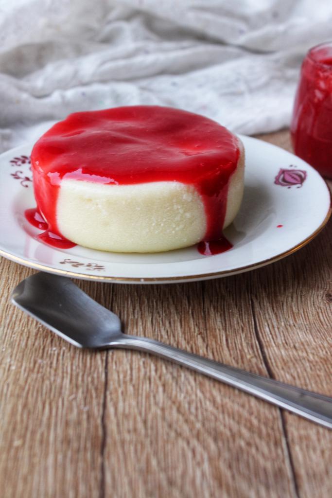 Sémola con salsa de frambuesas - Irene Mercadal